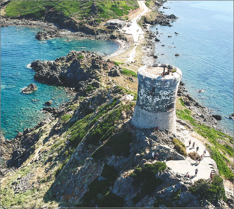 Hyra bil Ajaccio Korsika Napoleon Bonaparte flygplats (AJA) - Billig ...